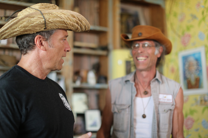 DISASTER CITY & TINY TEXAS HOUSE / SEASON 1 – Mike Rowe