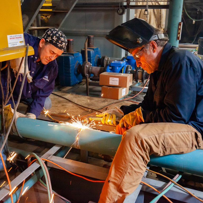 Master Boat Builders – Mike Rowe