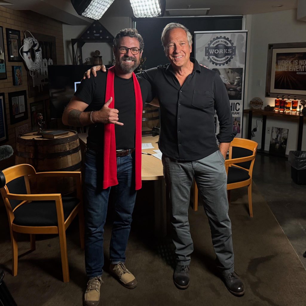 The Lunatic Who Paddled Across Two Oceans…And Lived – Cyril Derreumaux #463 – Mike Rowe